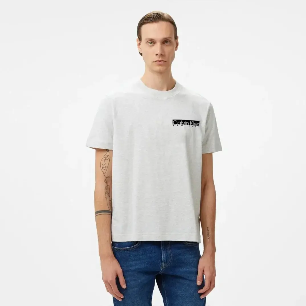 Ny Chest Box Logo T-shirt Gri En uygun fiyatlarla